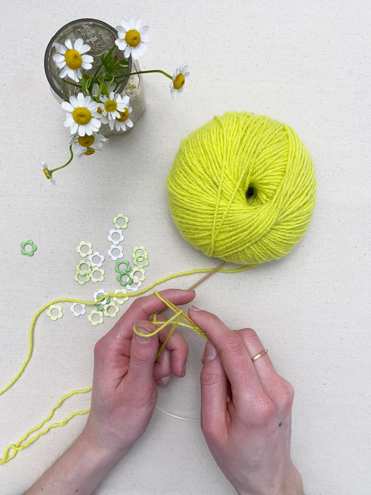 All Stitch Studio Flower Stitch Marker Set of 32 Large– Black Mountain ...